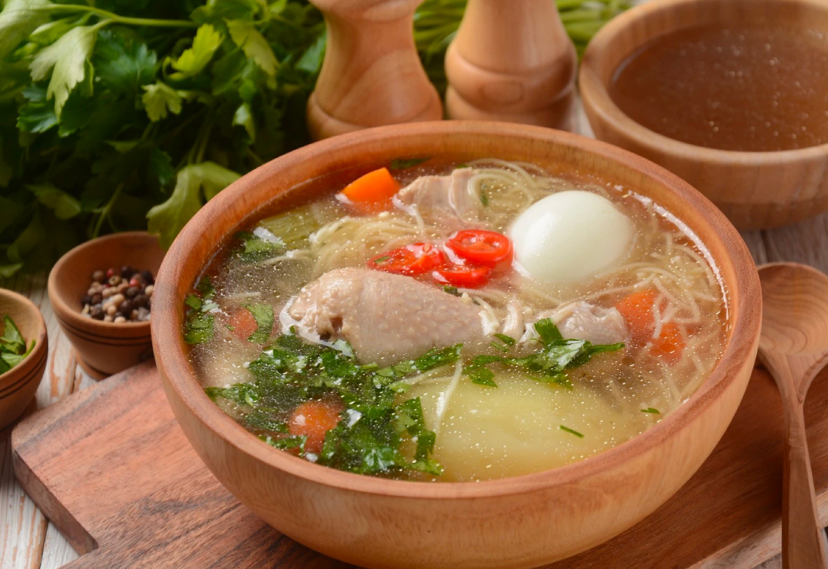 Caldo De Gallina Criolla La Favorita 